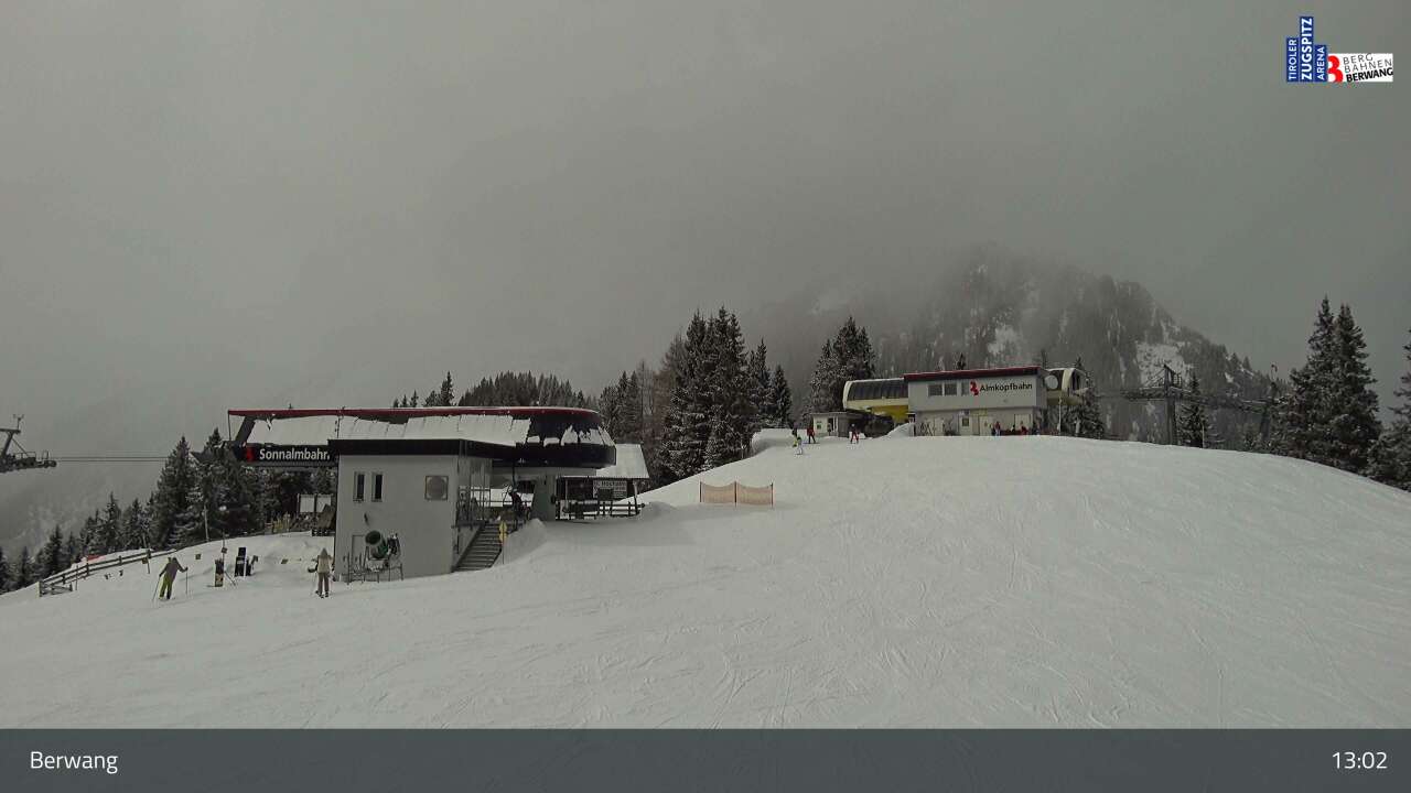 Webcam Sonnalmbahn, Direction de vue BERGSTATIONEN, Berwang, 1.622 m - bergfex