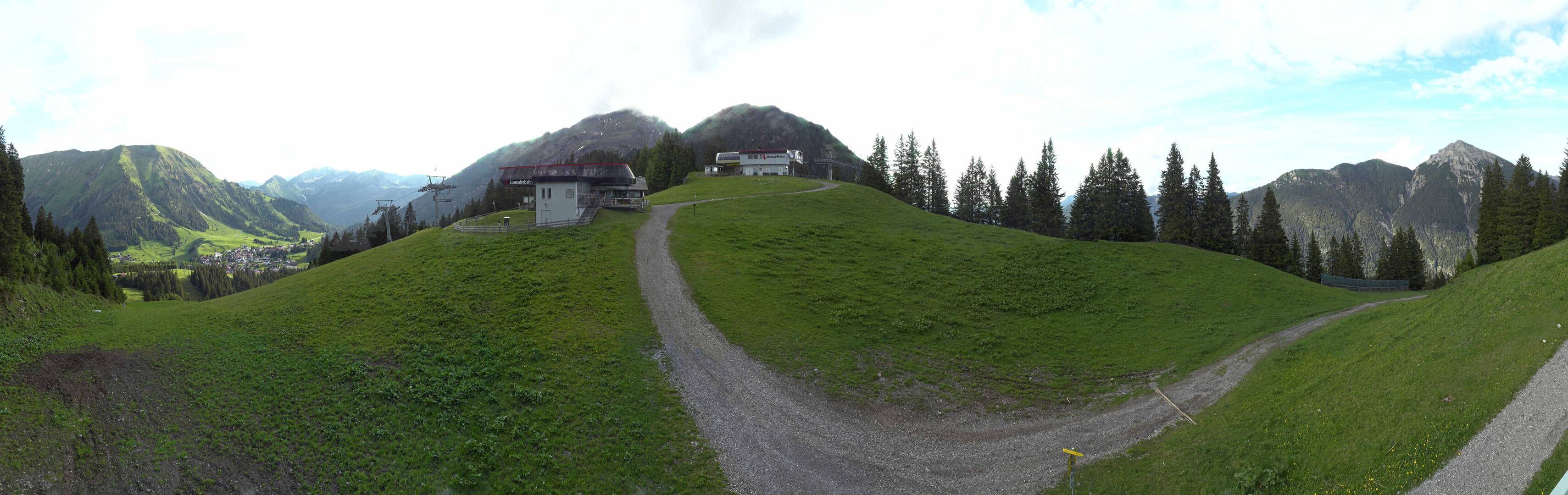 Webcam Sonnalmbahn, Blickrichtung Panorama, Berwang, 1.622 m - bergfex
