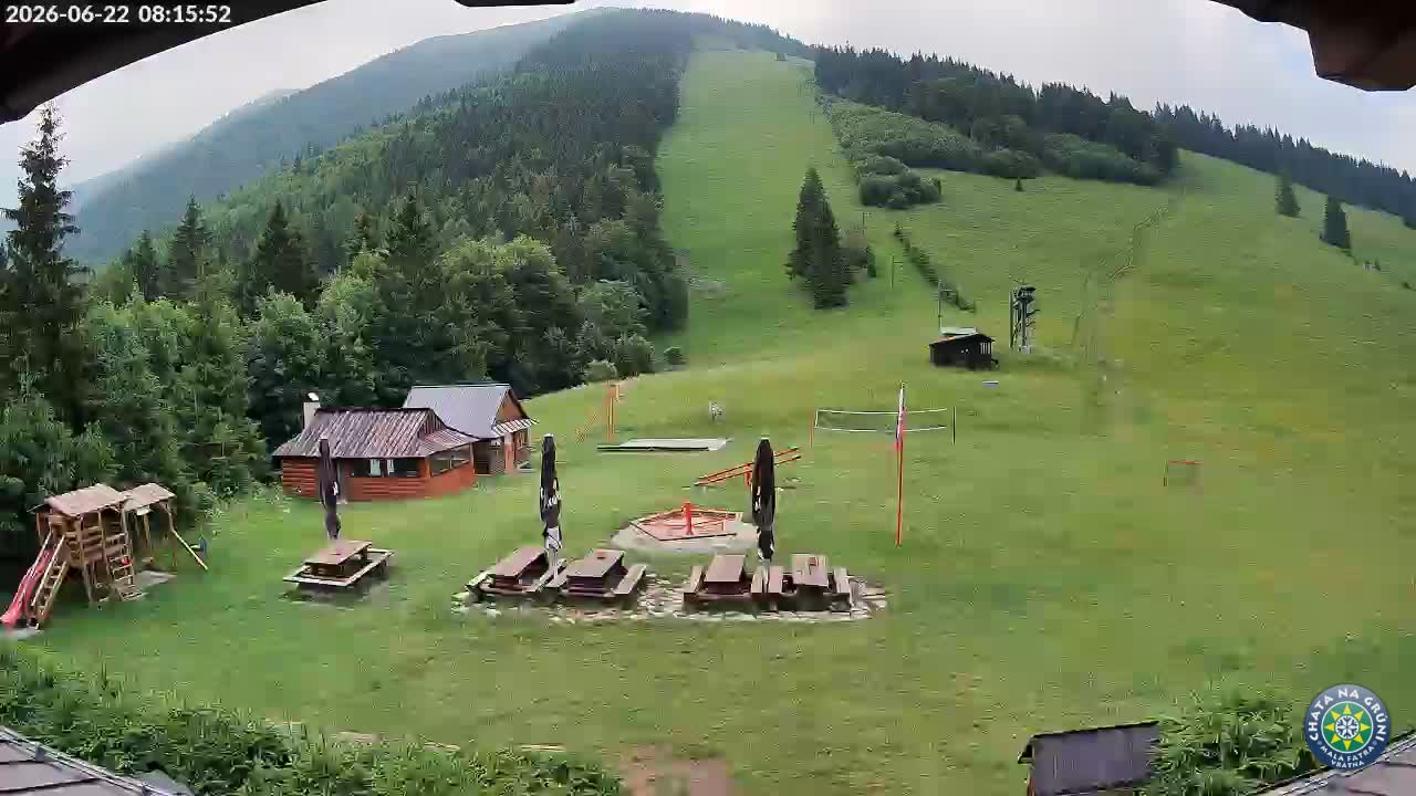 Webcam Vratna - Chata na Grúni, Vratna Mala Fatra, 980 m - bergfex