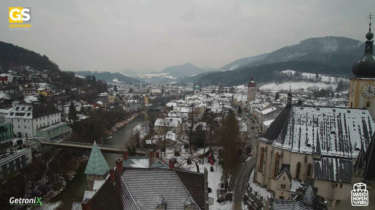 Webcam Waidhofen an der Ybbs, Blickrichtung Blick auf den Stadtturm und ...