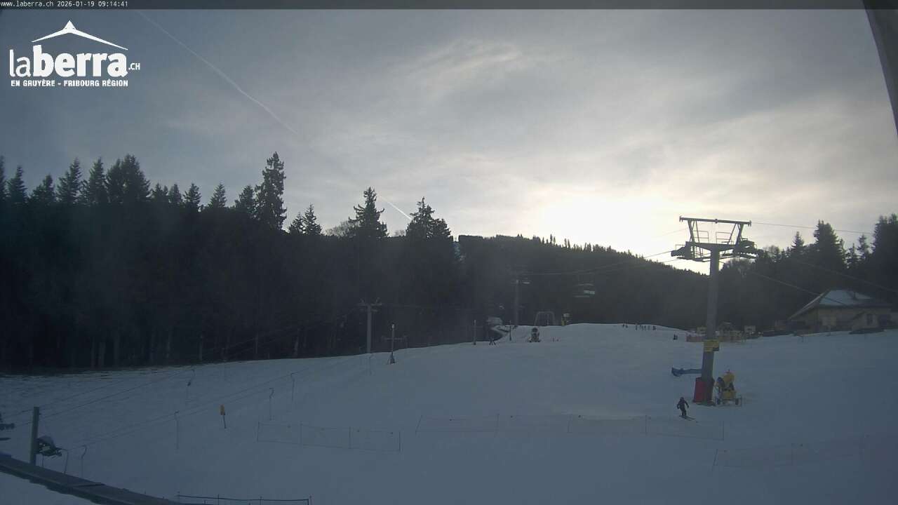 Webcam La Berra - Talstation, Blickrichtung Blick von der Talstation ...