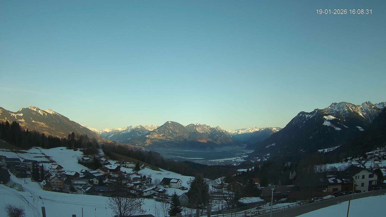 Webcam Gurtis, Blickrichtung Blick nach Osten oberer Walgau in Richtung ...