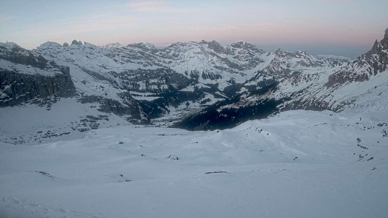 Webcam Rugghubelhütte, Engelberg Titlis, 2.296 m - bergfex