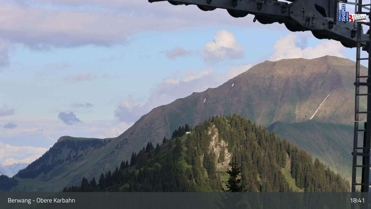 Webcam Obere Karbahn, Blickrichtung ‎Aplkopf, Berwang, 1.720 m - bergfex