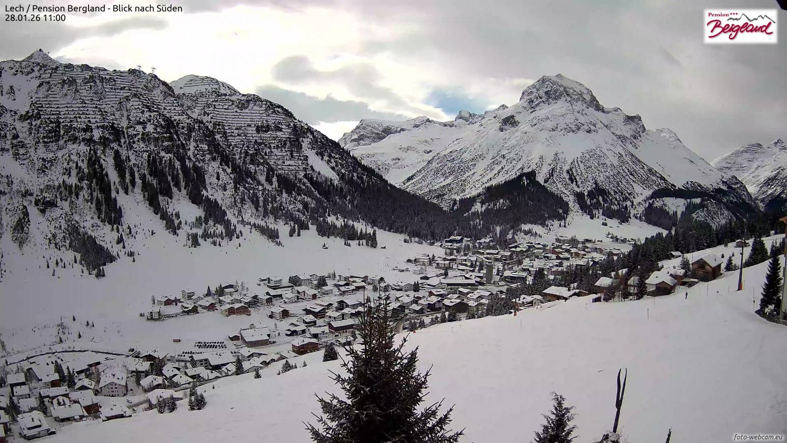 Webcam Lech am Arlberg - Pension Bergland, Blickrichtung Lech, Omeshorn ...